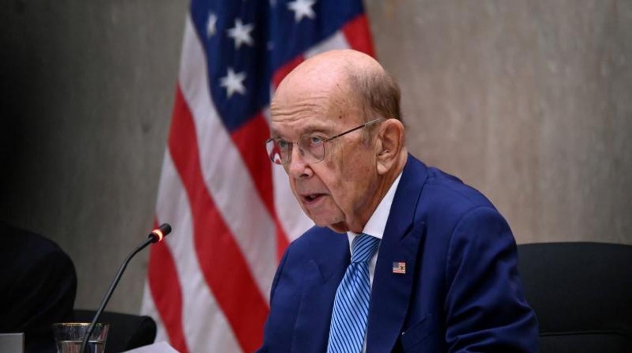 China sanciona a siete estadounidenses, entre ellos el exsecretario de ...